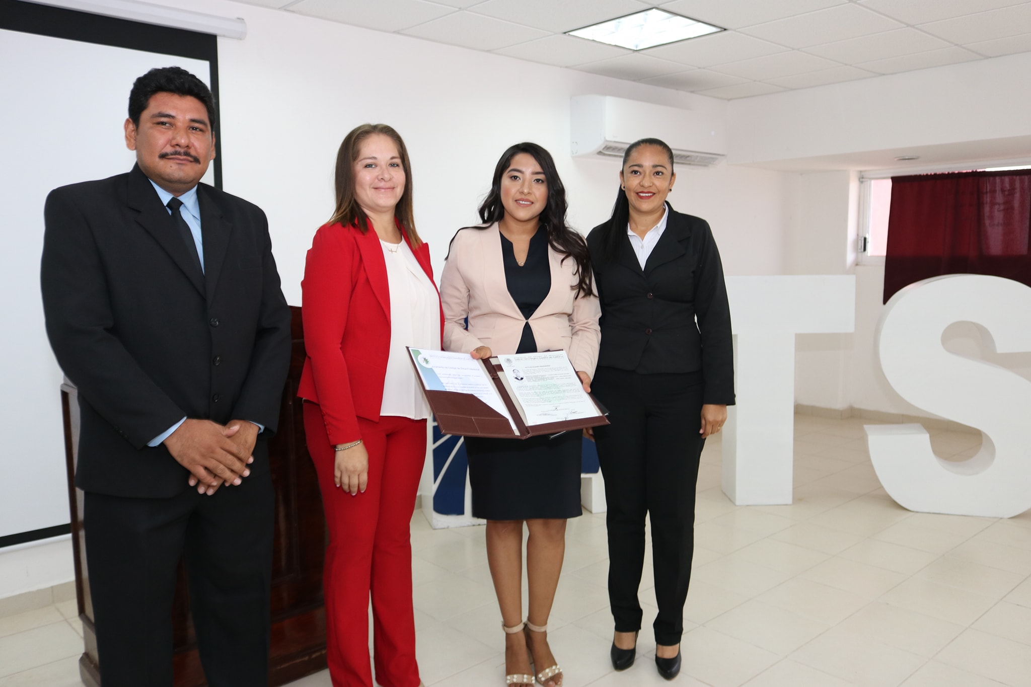 Obtienen su título 4 nuevos Ingenieros en Industrias Alimentarias del ...